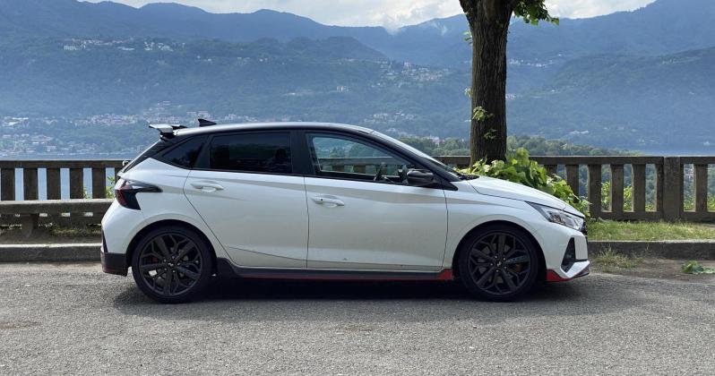 Hyundai i20 N Performance: la prova su strada della compatta da 204 Cv