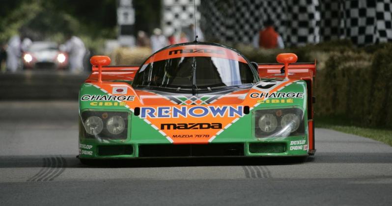 Mazda RX-7: icona nipponica con motore rotativo