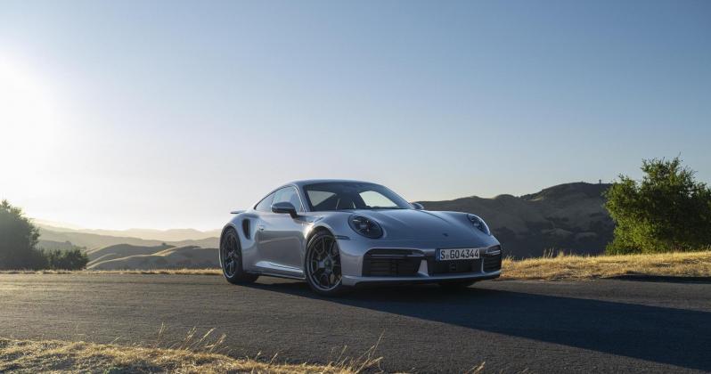 Porsche 911 Turbo 50th Anniversary Edition: prezzo, potenza, dettagli