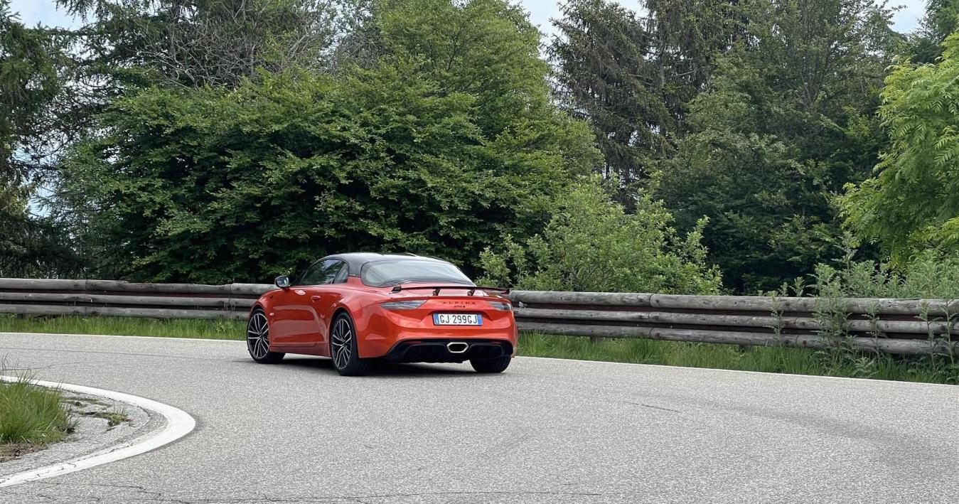 Alpine A110 S, iconica e ammaliante alla guida