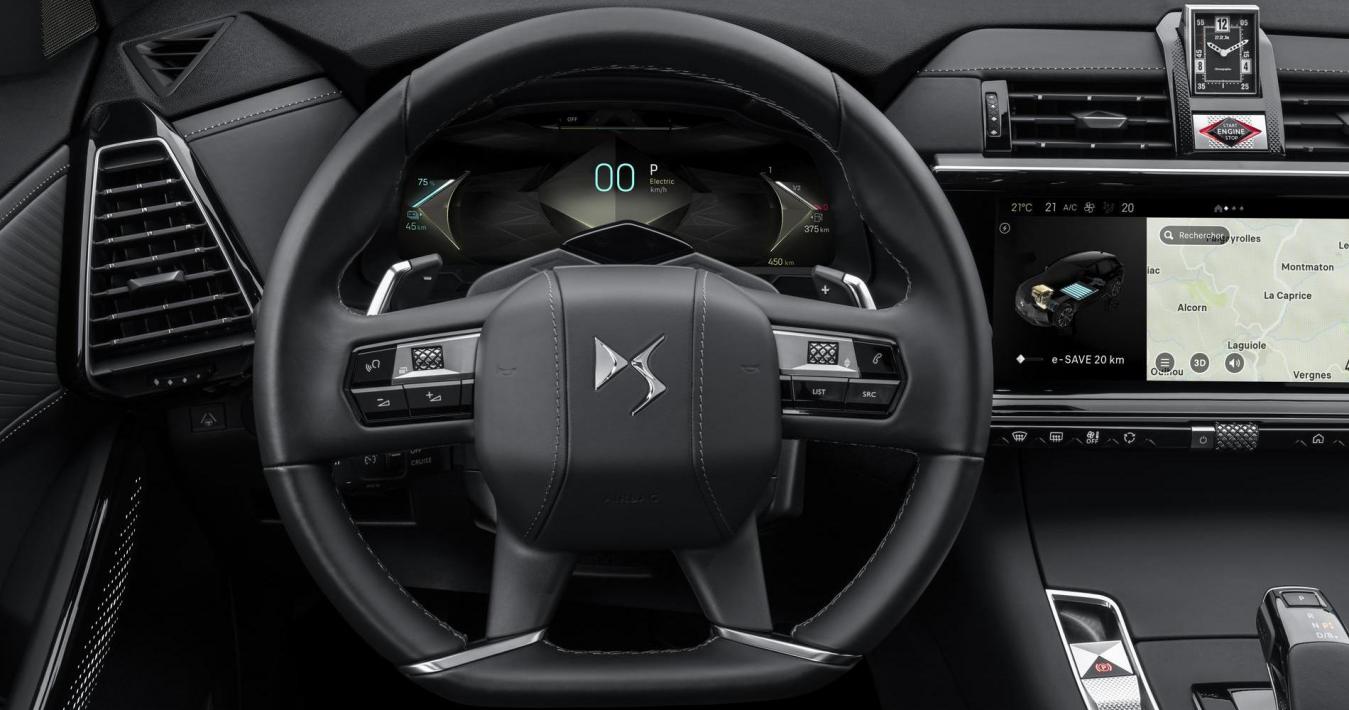 DS 7 E-Tense 360 4x4, l’ibrida plug-in premium francese