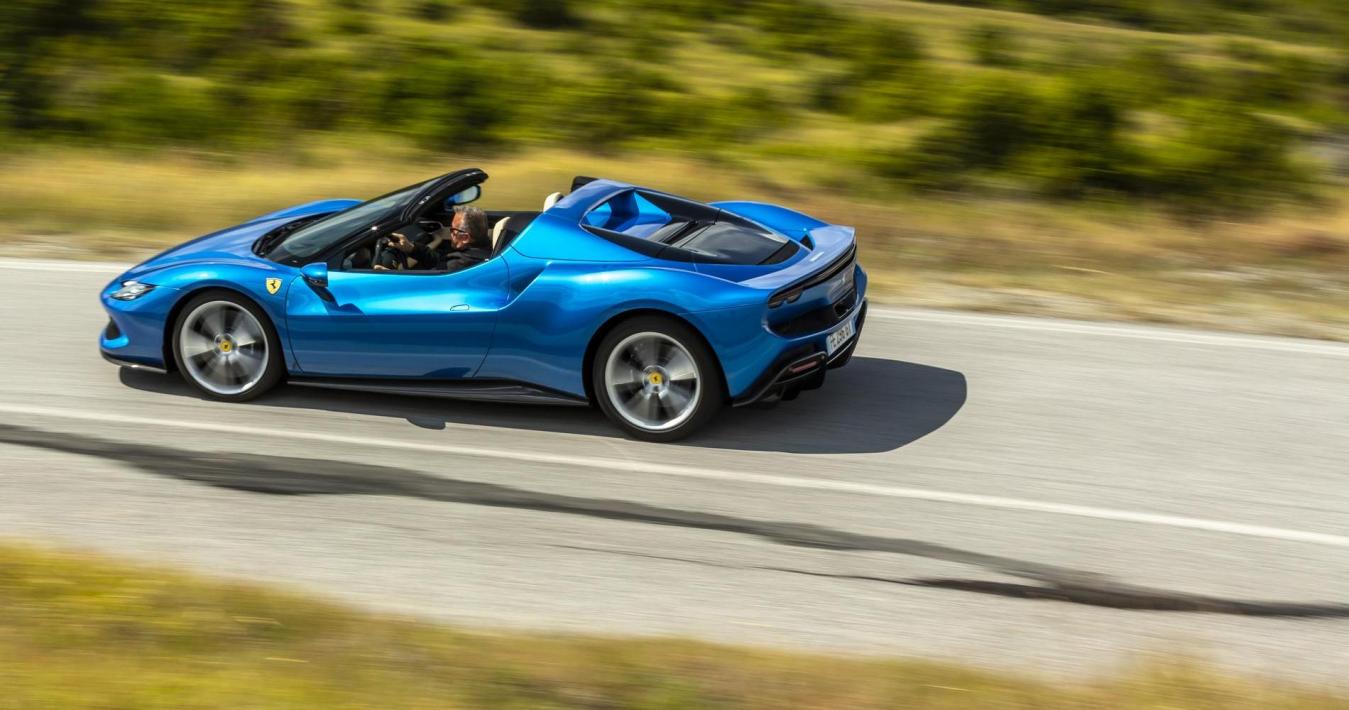 Ferrari 296 GTS: la prova nostra su strada