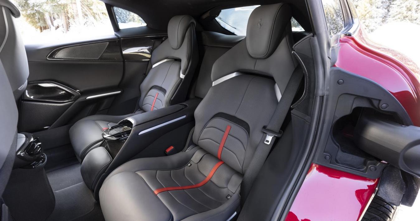 Ferrari Purosangue: 4 porte, 4 posti e 725 cavalli rampanti