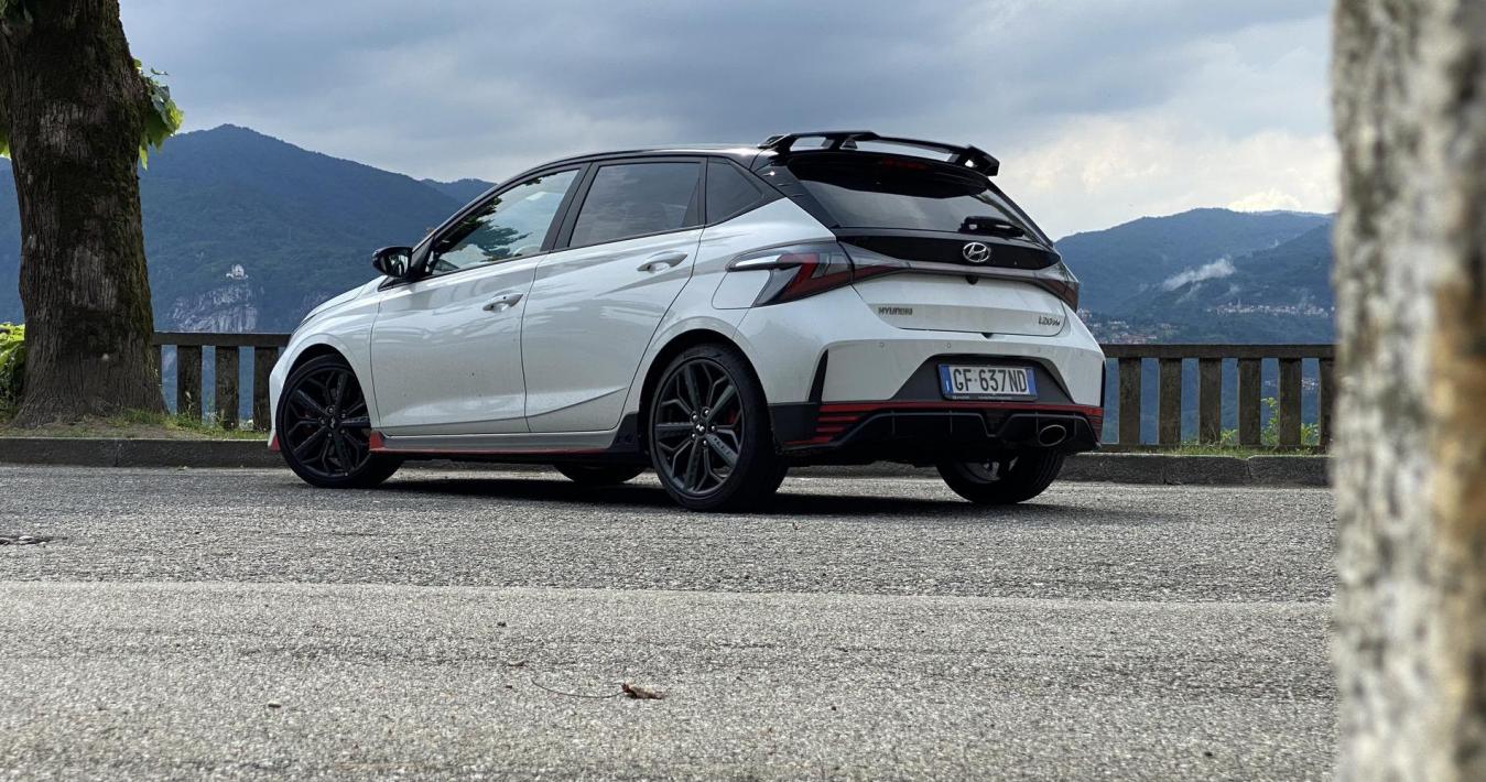 Hyundai i20 N Performance: la prova su strada della compatta da 204 Cv