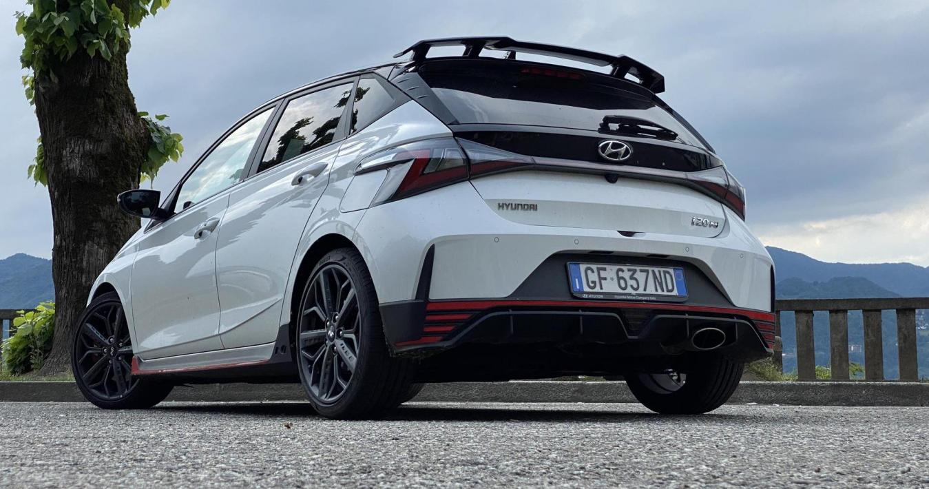 Hyundai i20 N Performance: la prova su strada della compatta da 204 Cv