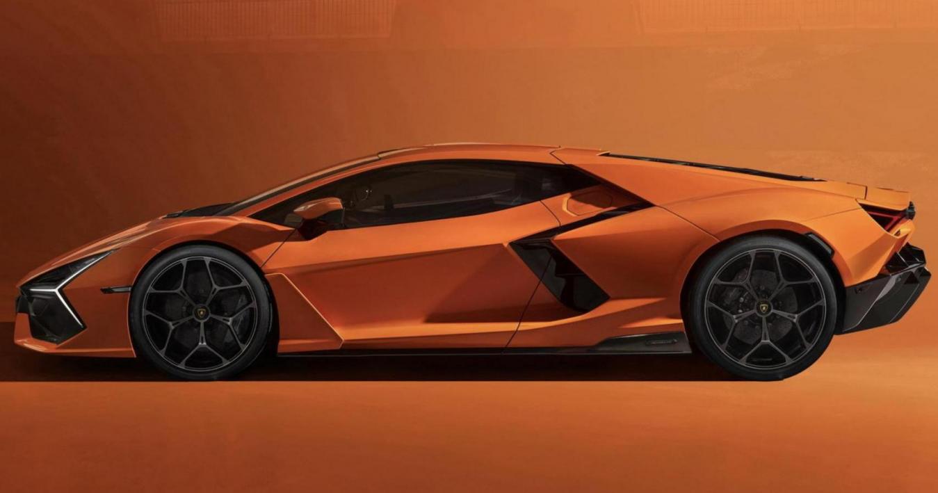 Lamborghini Revuelto: potenza, prestazioni, foto
