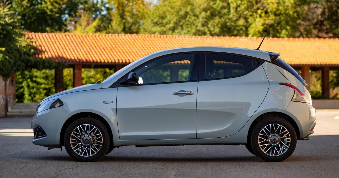 Lancia Ypsilon Hybrid Gold Plus, prova su strada