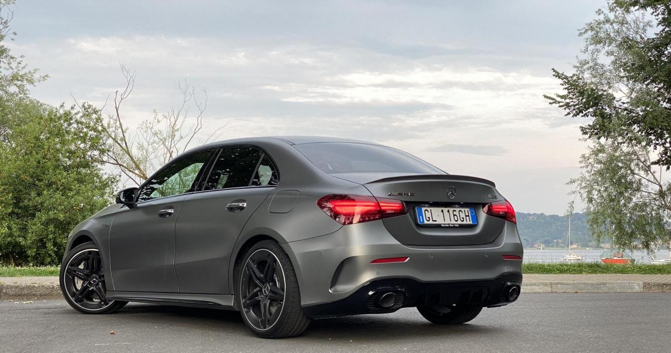Mercedes-AMG A 35 4Matic Sedan, la 3 volumi hot e versatile