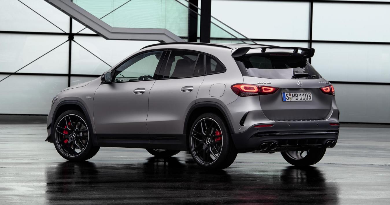 Mercedes GLA AMG 4MATIC+, la baby SUV da 420 CV