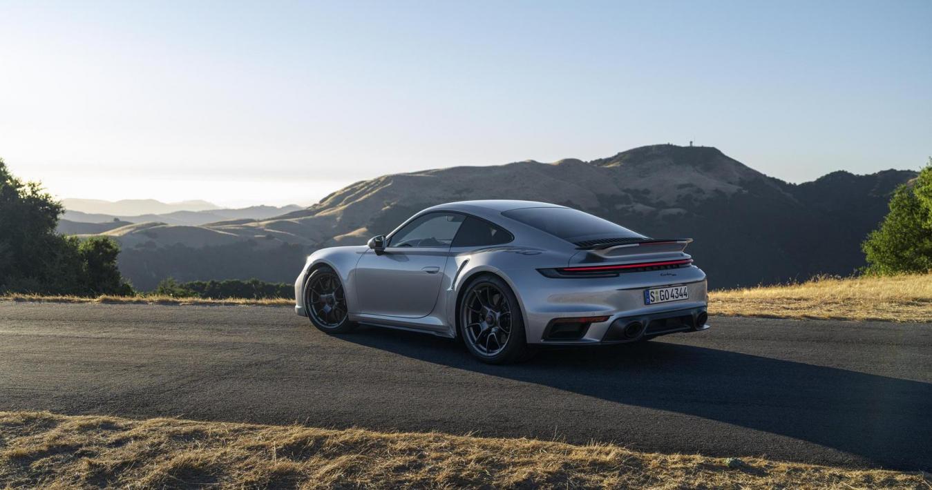 Porsche 911 Turbo 50th Anniversary Edition: prezzo, potenza, dettagli