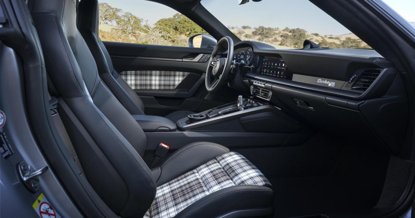 Porsche 911 Turbo 50th Anniversary Edition: prezzo, potenza, dettagli